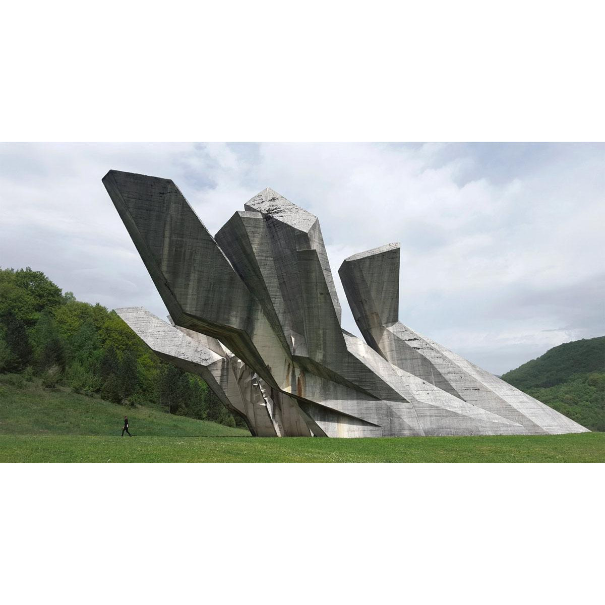 SPOMENIK MONUMENT DATABASE - Donald Niebyl | Knjižare Vulkan